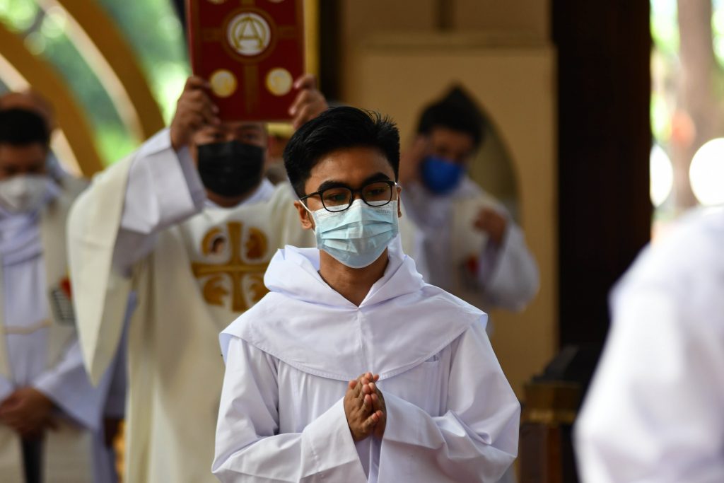 Prior Provincial receives 2 Recollect friars in the Solemn Profession – Agustinos Recoletos